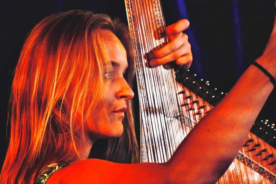 Talent - Waking Up a Woman